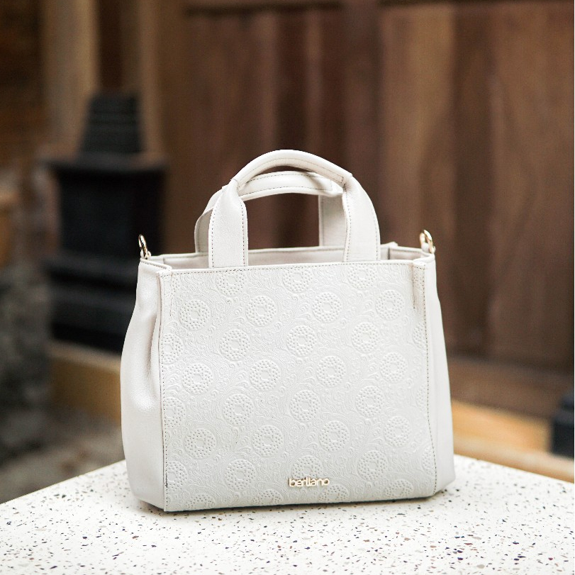 Jual Romini Bag Shiny Gold I Slingbag Kulit Sapi Asli Berliano | Shopee ...