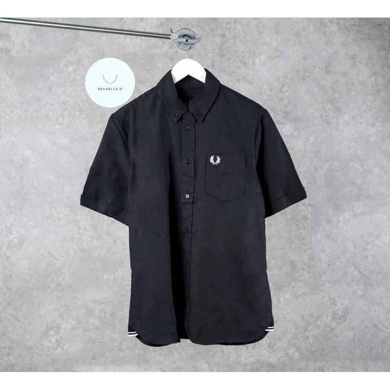 Jual Fred Perry Logo Pocket White Short Sleeve Shirt / Kemeja in Black ...
