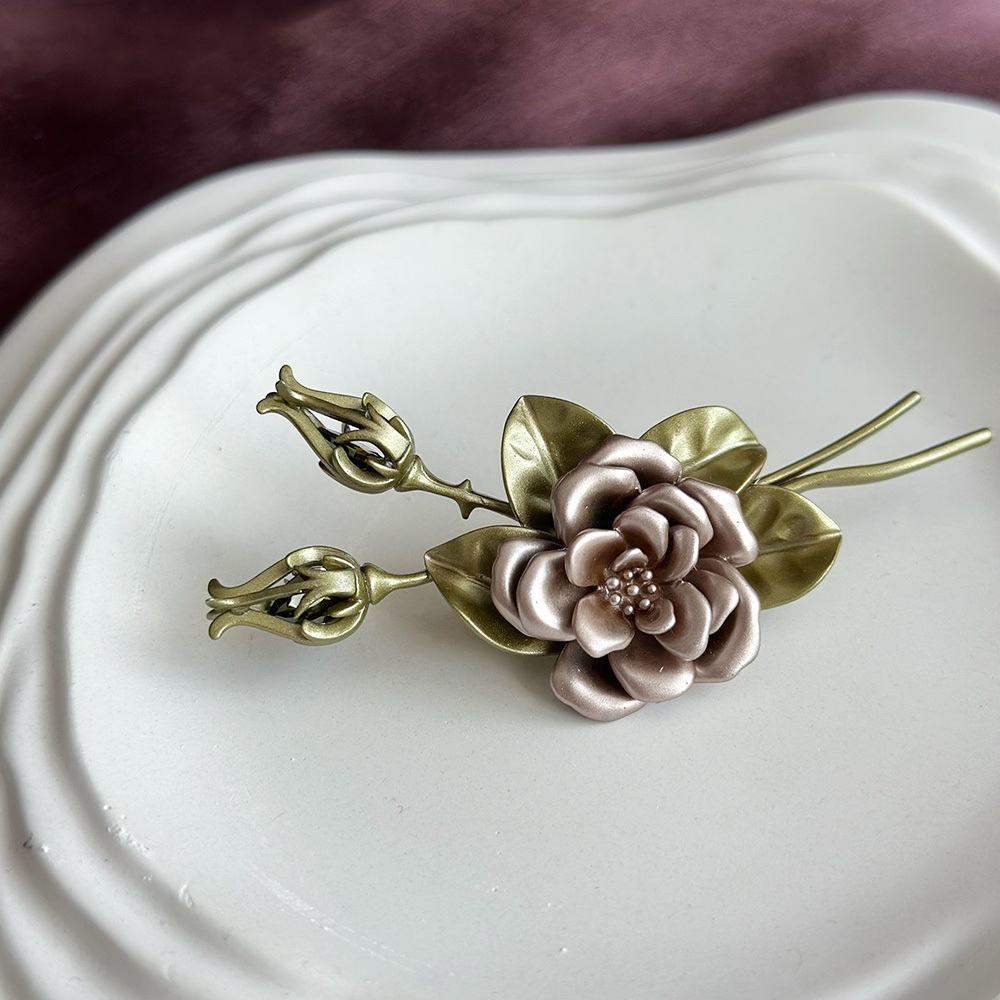 Jual Isolde Premium Handmade Rose Flower and crystal Unique Bros Brooch ...