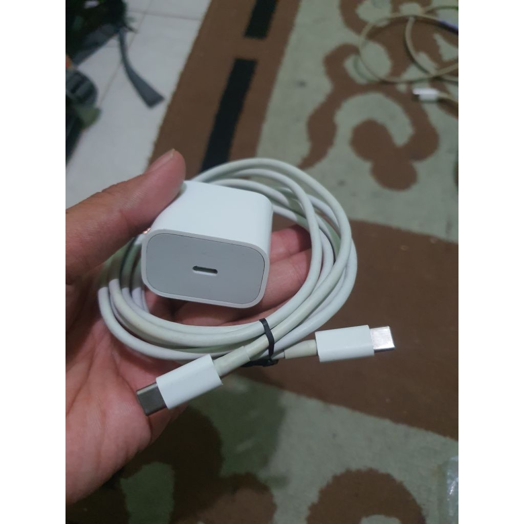 Jual charger Iphone 20w, macbook c to c panjang 2m, normal | Shopee ...