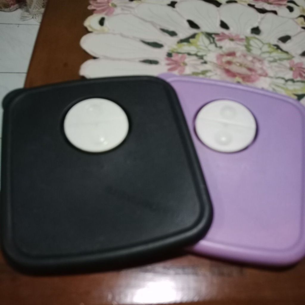 Jual Aneka Tutup Tupperware kotak, SECOND, hrg 10k - 35k satuan, chat ...