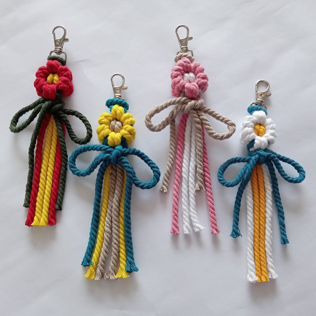 Jual [PRE-ORDER] Gantungan Kunci Macrame Bunga Daisy Pita / Daisy ...