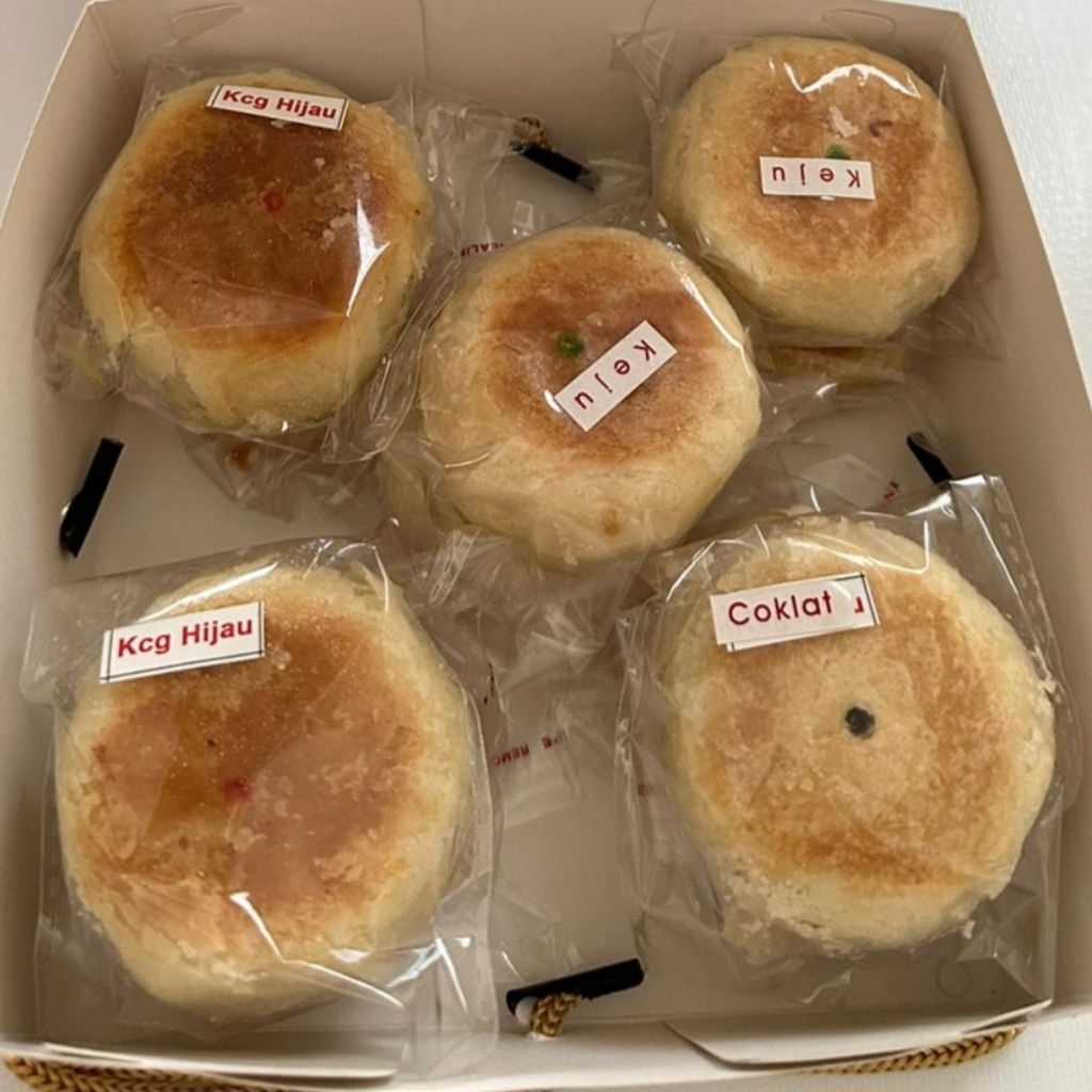 Jual Kue Pia box isi 10 pcs | Shopee Indonesia