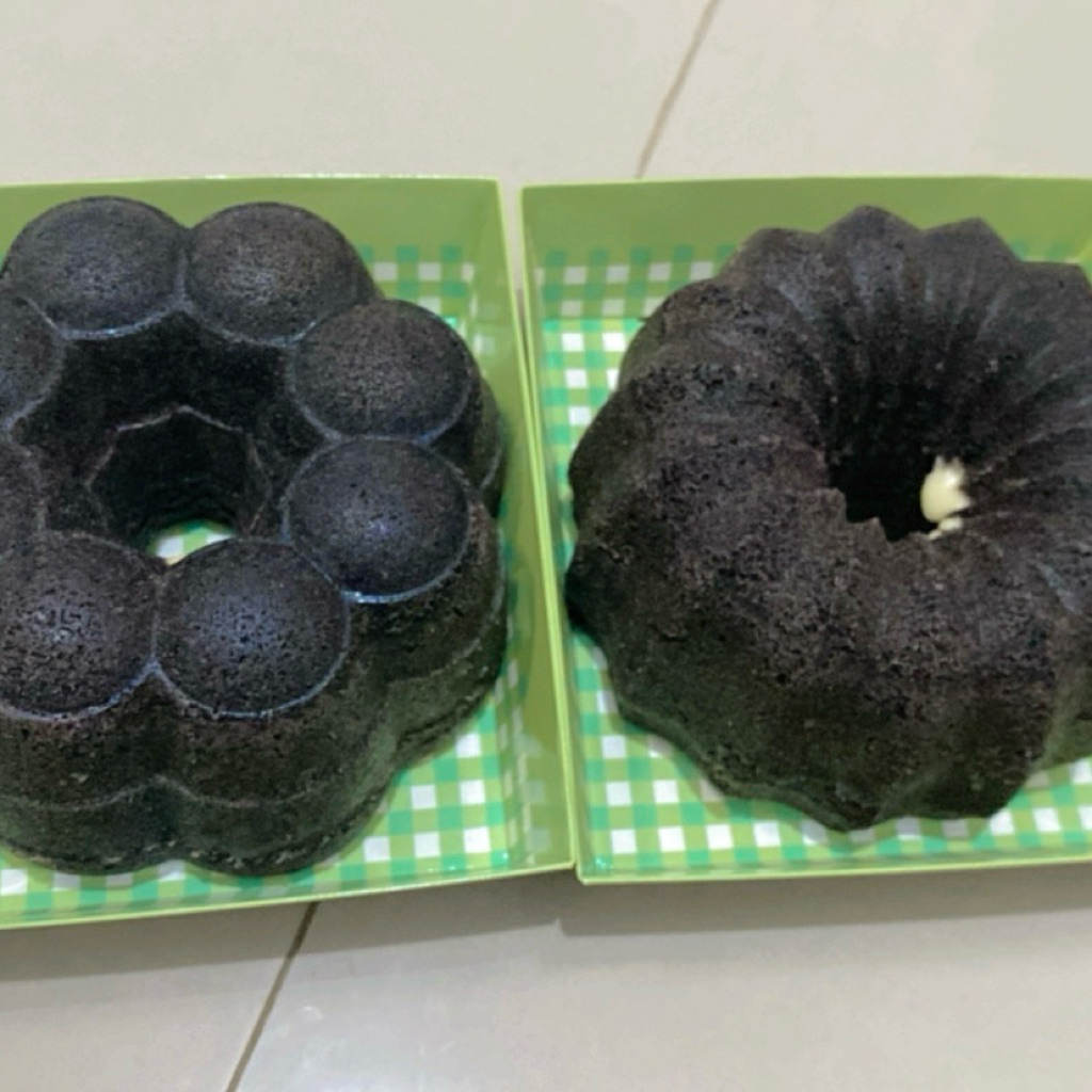 Jual Bolu Ketan Item Keju Lumer 10 cm VIRAL!!! | Shopee Indonesia