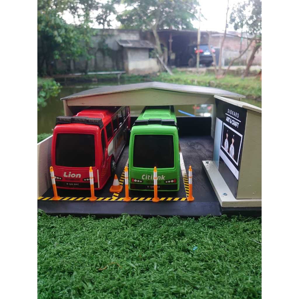 Jual Miniatur Garasi BUS RKC, TRANSJAKARTA, TAYO dan lain lain | Shopee ...
