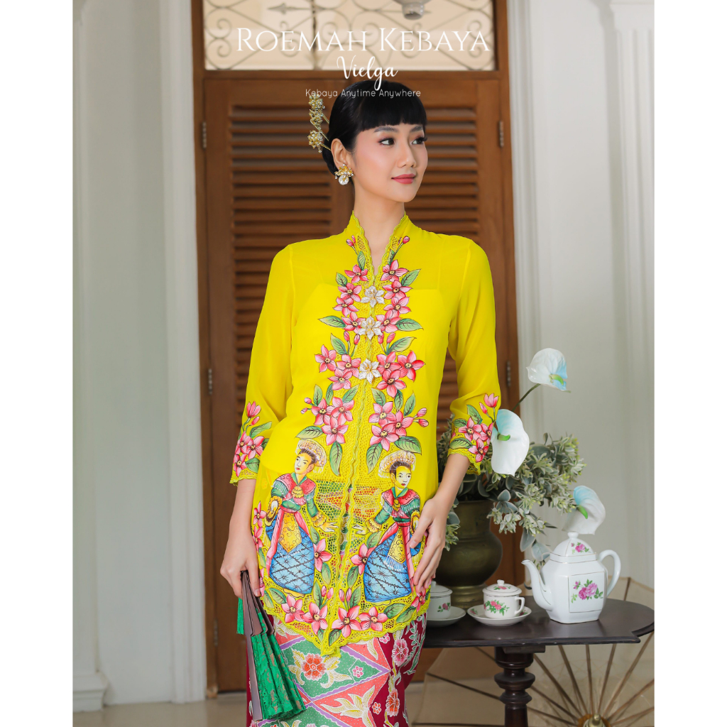 Jual Kebaya Panjang Modern Kuning Dengan Lukisan Motif Batavian di ...