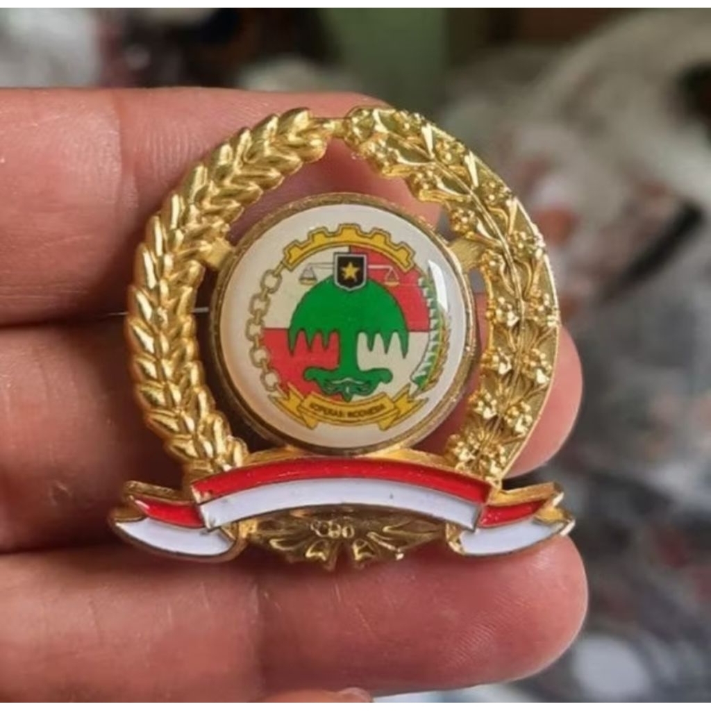 Jual Pin Bros Dada Padi Kapas Bendera Logo DEKOPIN Pin Dewan Koperasi ...