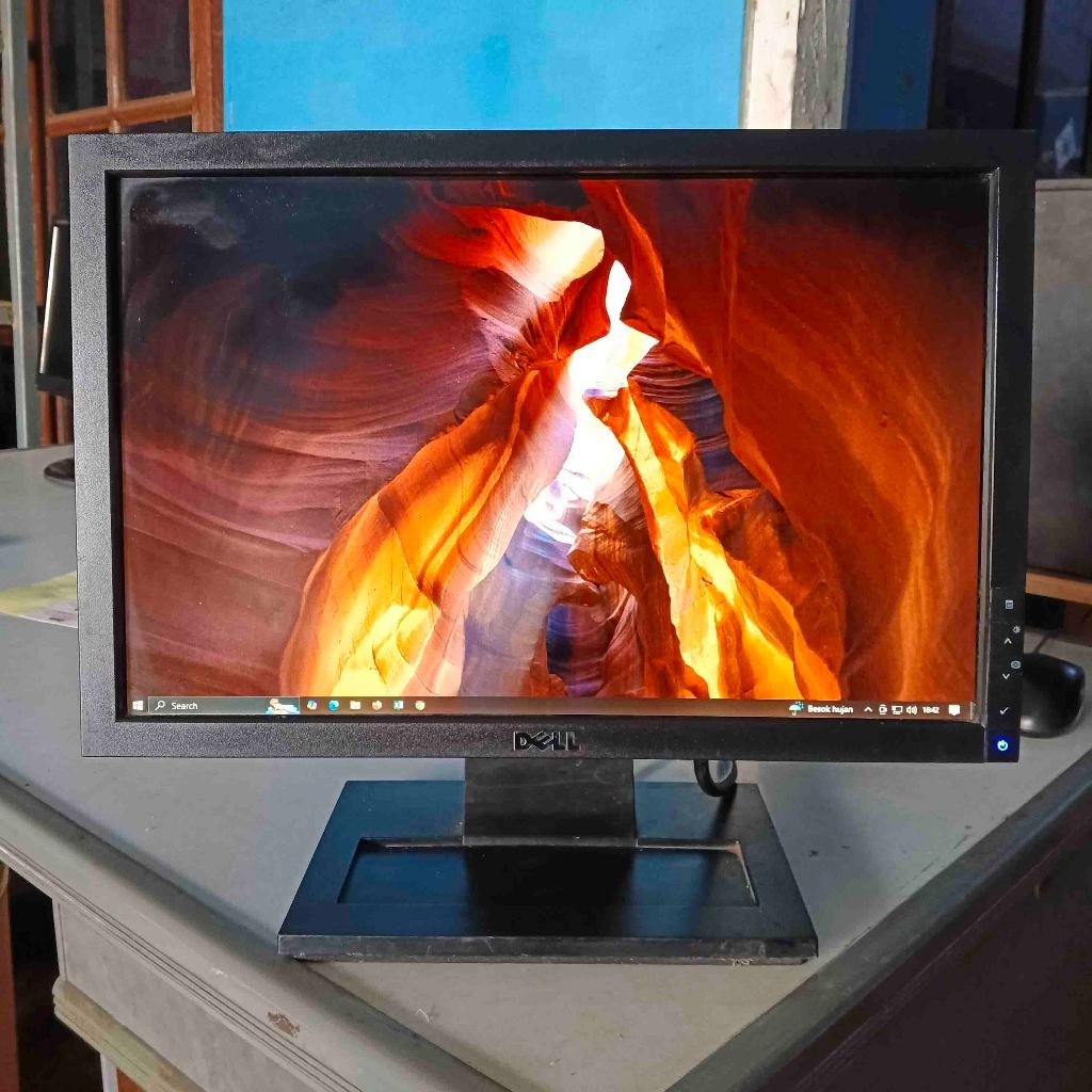 Jual Monitor Lcd Merk Dell Ukuran Layar 17 Inch Kondisi Normal Grade A ...