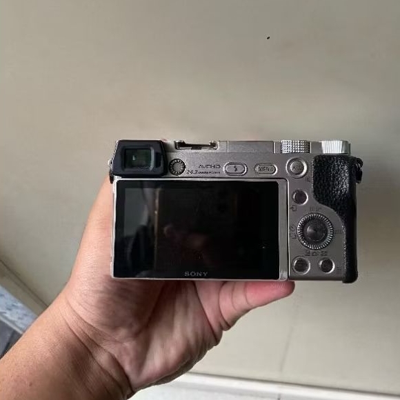 Jual Sony A6000 silver kit murah full set | Shopee Indonesia