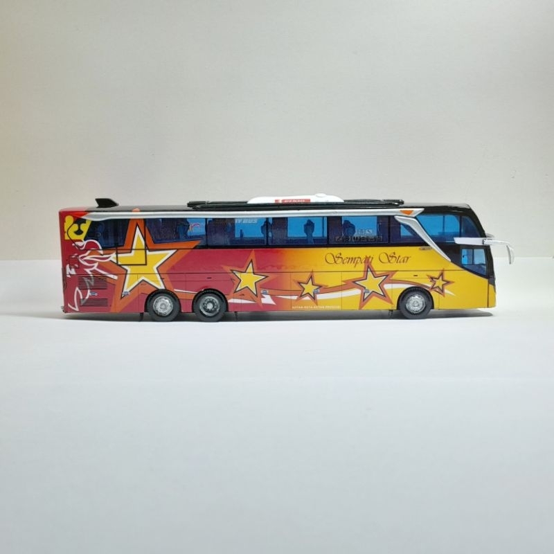 Jual Miniatur bus SEMPATI STAR body Jb3 Triple Axel adiputro skala 64 ...