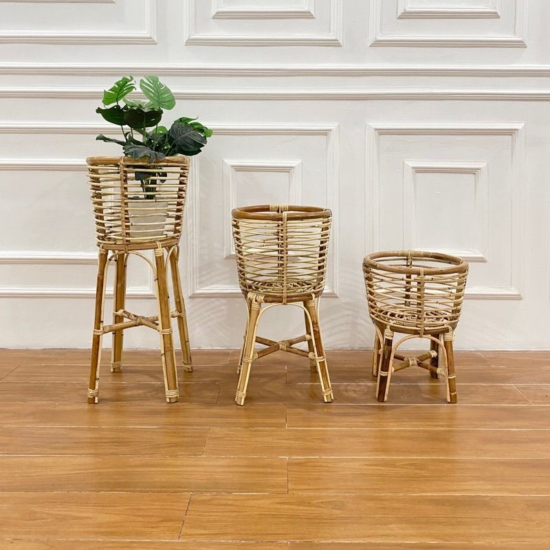 Jual standing pot rotan finishing mengkilap / tempat vas bunga rattan ...