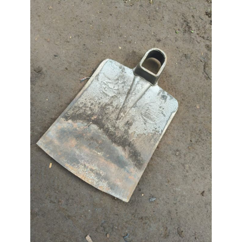 Jual Cangkul/Pacul Tanah Besar asli waja | Shopee Indonesia