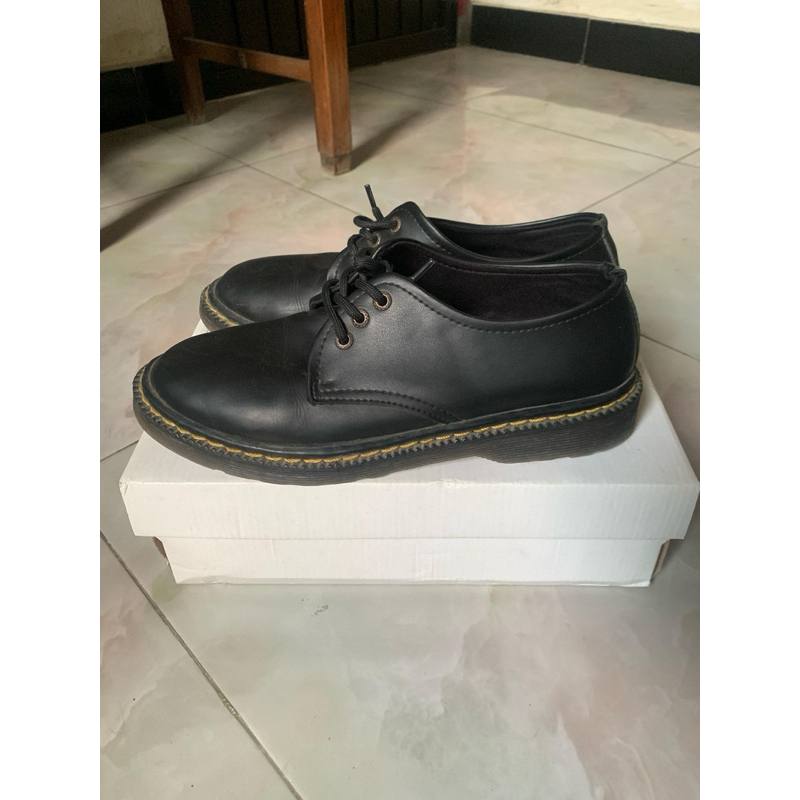 Jual Sepatu Hitam | Shopee Indonesia