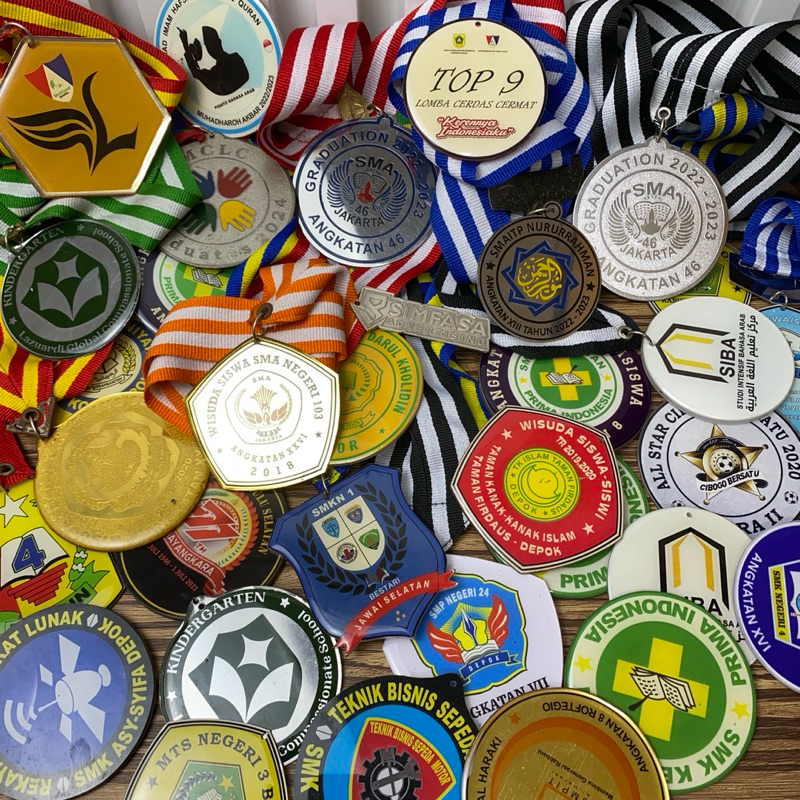 Jual Medali Akrilik Printng Lapis Resin | Medali Kelulusan Wisuda ...