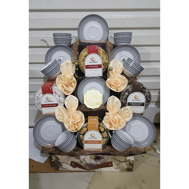 Jual parcel tea set tizenza/parcel keramik/parcel kue kering/parcel ...