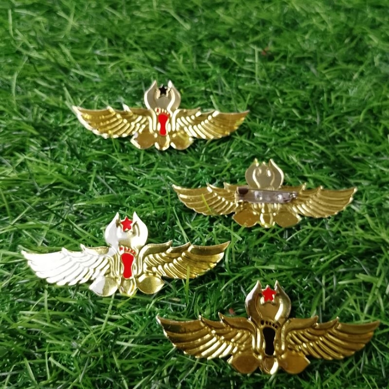 Jual wing tapak merah RESIN / wing tapak hitam / perlengkapan Pramuka ...