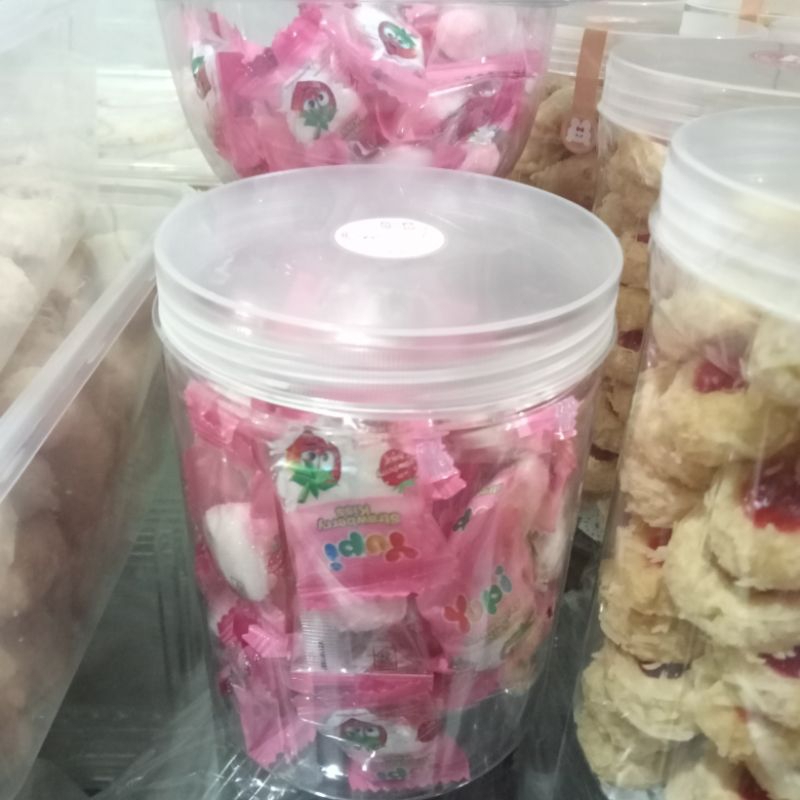 Jual permen yupi free toples 900ml yupi strawberry | Shopee Indonesia