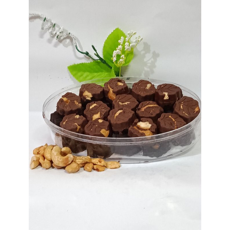 Jual Milk Chocolate Cashew ( Coklat susu dengan isian kacang mete ...