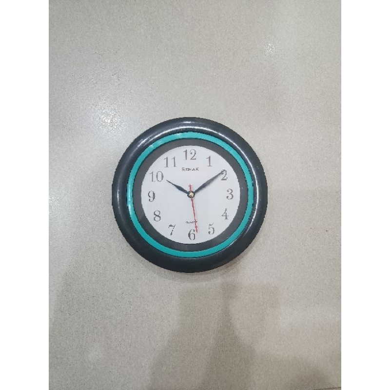 Jual Jam Dinding Merek Remax 330 mesin Quartz ukuran sedang ukuran 25cm ...