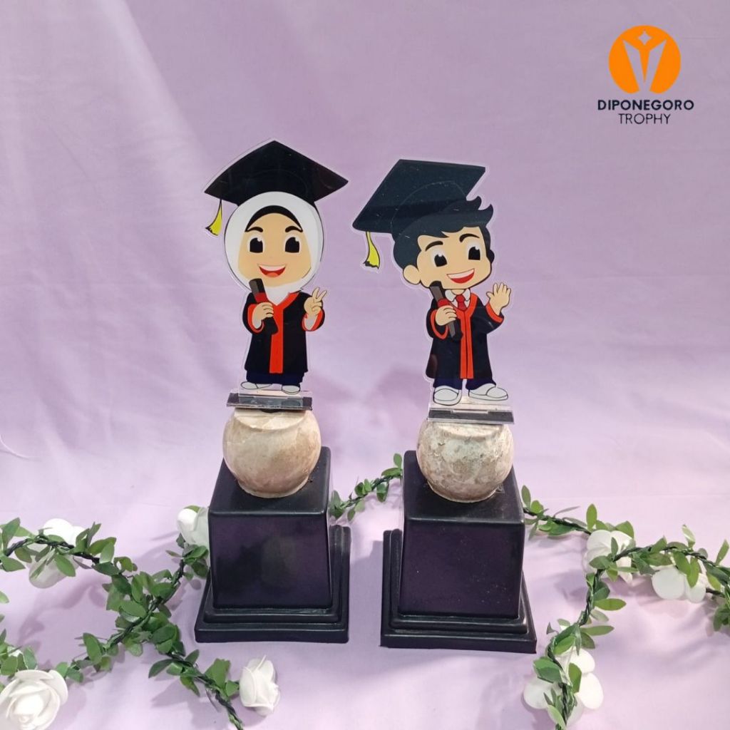 Jual Piala Wisuda Anak TK Akrilik Custom Tinggi 29 cm | Shopee Indonesia