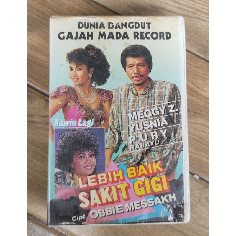 Jual kaset pita MEGGI Z,YUSNIA,PURI RAHAYU "lebih baik sakit gigi ...