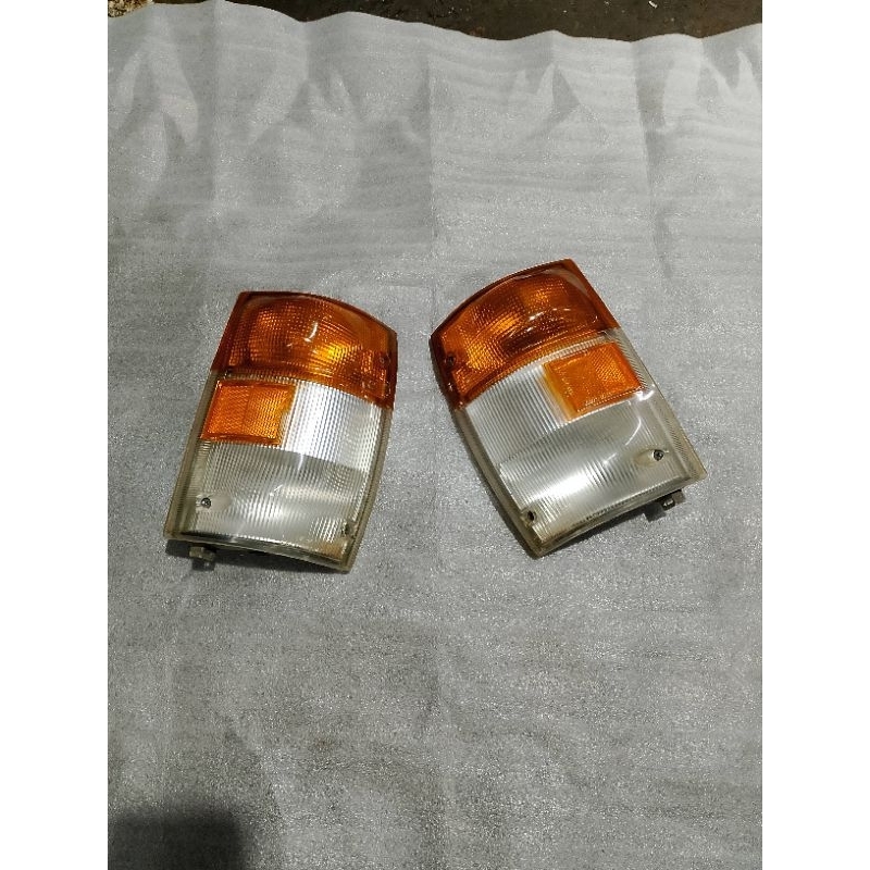 Jual lampu sein Isuzu Elf lama original copotan sepasang | Shopee Indonesia