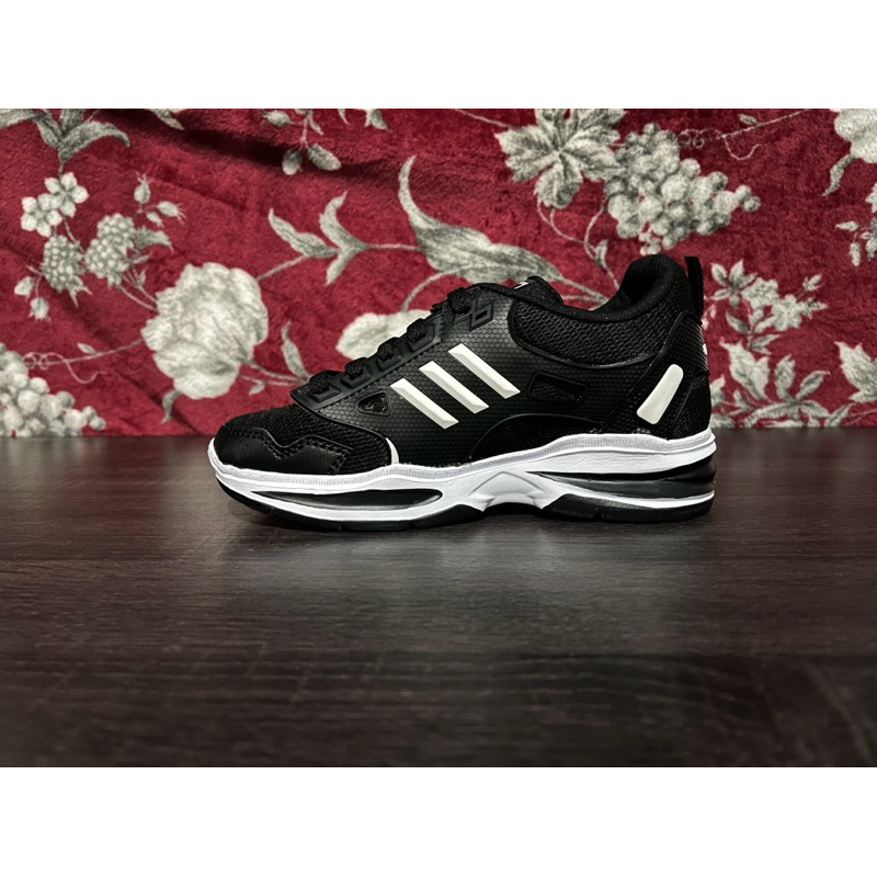 Jual sepatu black white spatu snackers sepatu sekolah hitam putih ...
