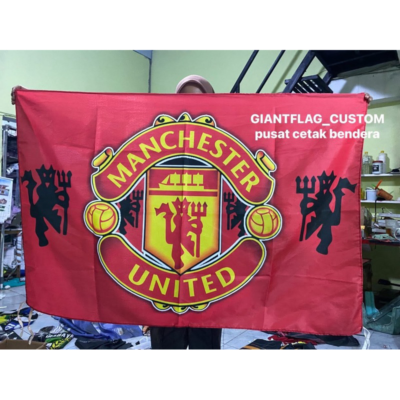 Jual BENDERA MU 150x100cm, FREE STICKER, BENDERA GLORY MAN UNITED ...