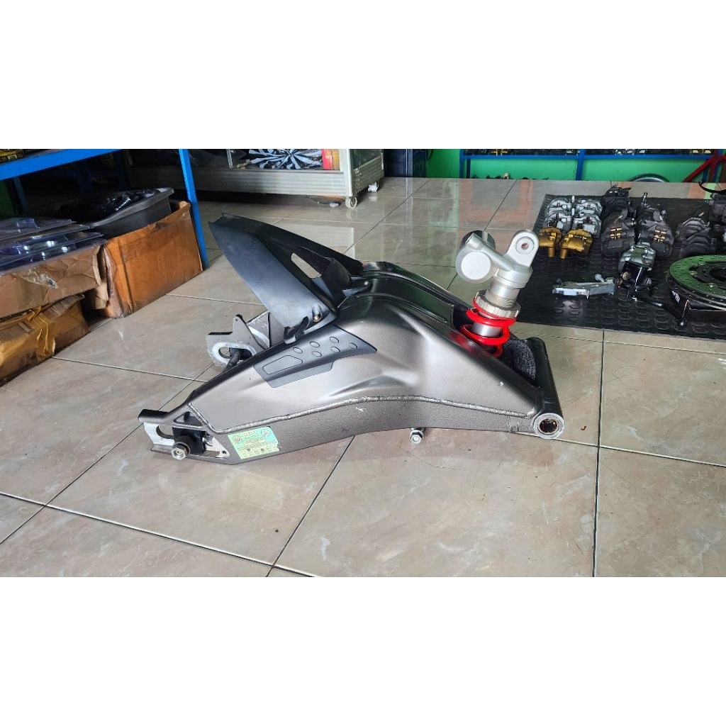 Jual Swing Arm Bmw S1000rr set Huger As roda limbah moge | Shopee Indonesia