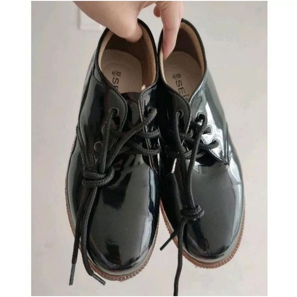 Jual Sepatu Loafers atau Docmart Hitam Bertali untuk Wanita SEIS Murah ...