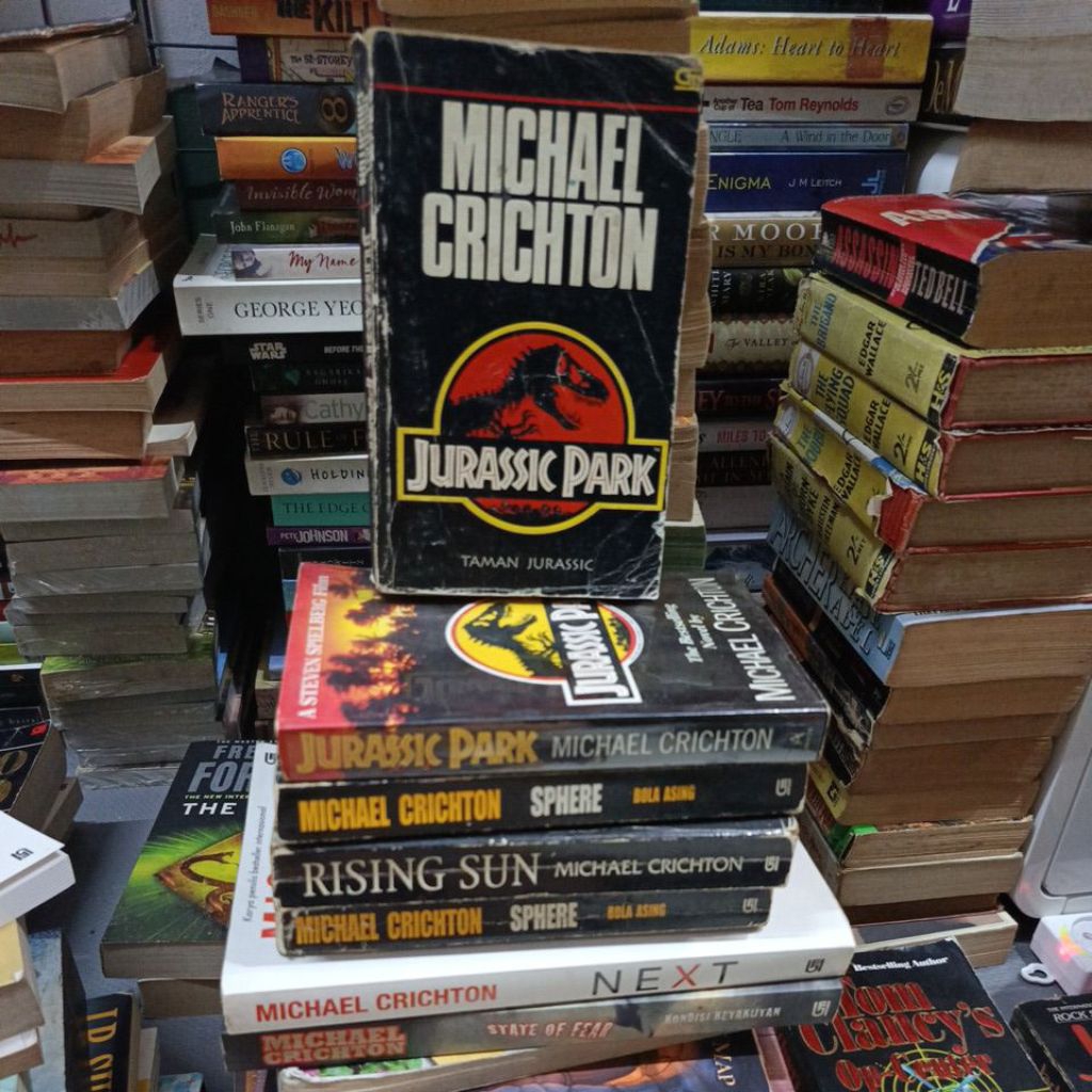 Jual Novel Original Karya Michael Crichton Science Fiction | Shopee ...