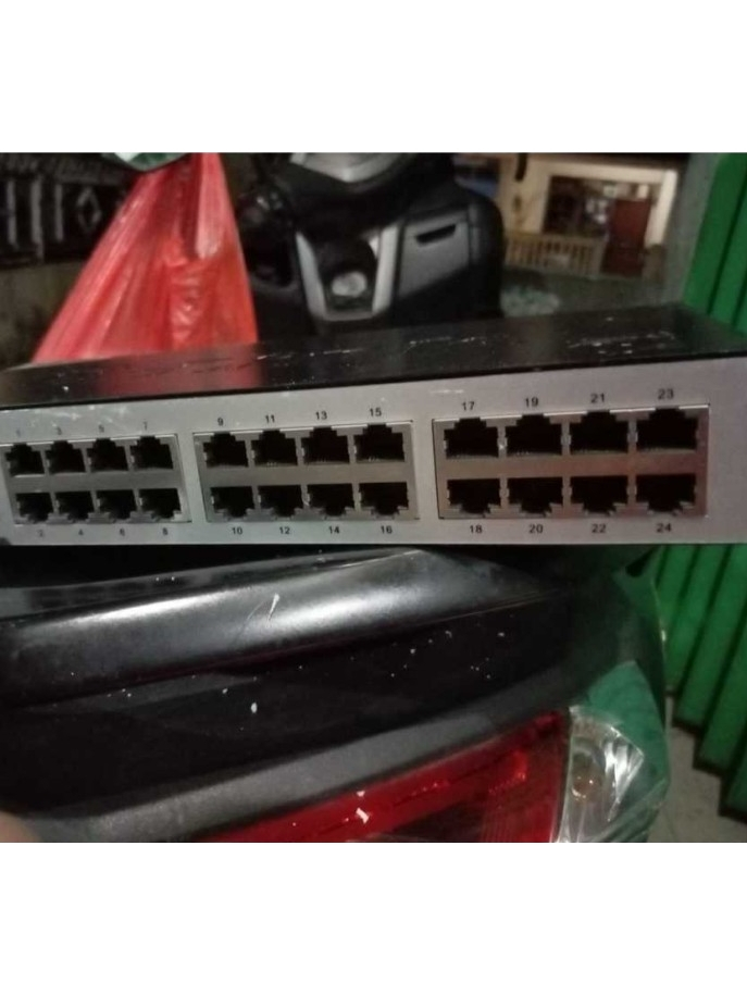 Jual Switch hub 24 Port merk D-LINK Model DES-1024D Minus 1 Port Mati ...