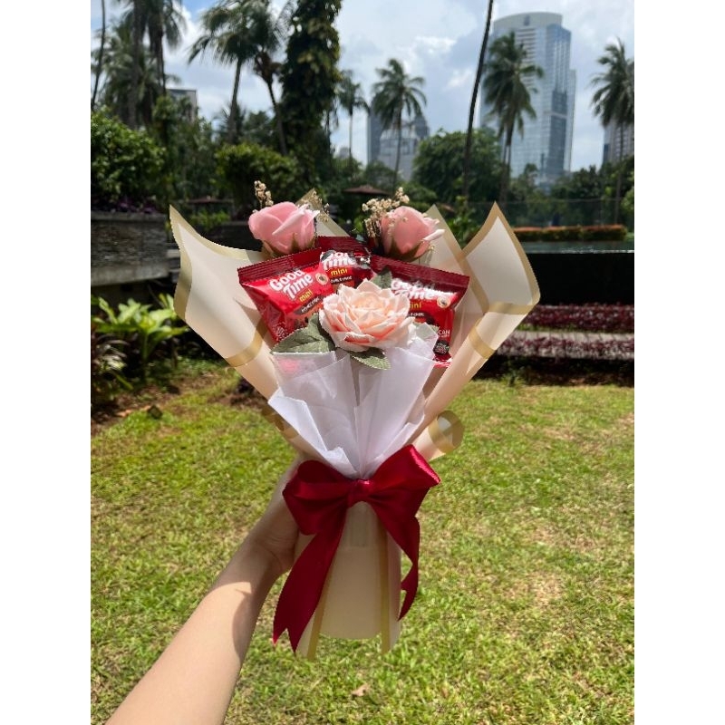 Jual Snack Bouquet /Buket Snack (bunga artificial) | Shopee Indonesia