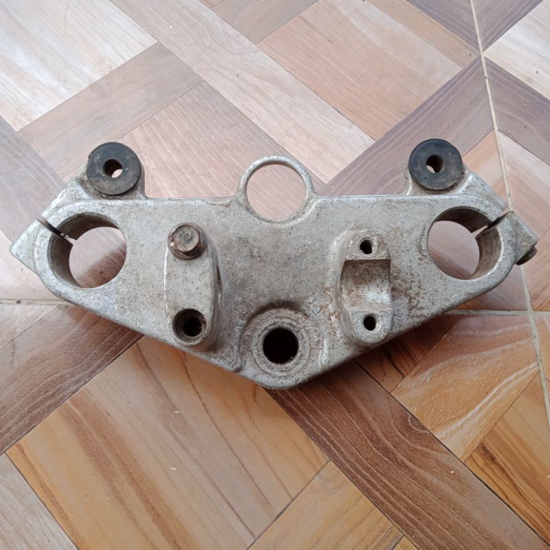 Jual segitiga atas triple clamp original Suzuki Thunder GSX 250 pnp ...