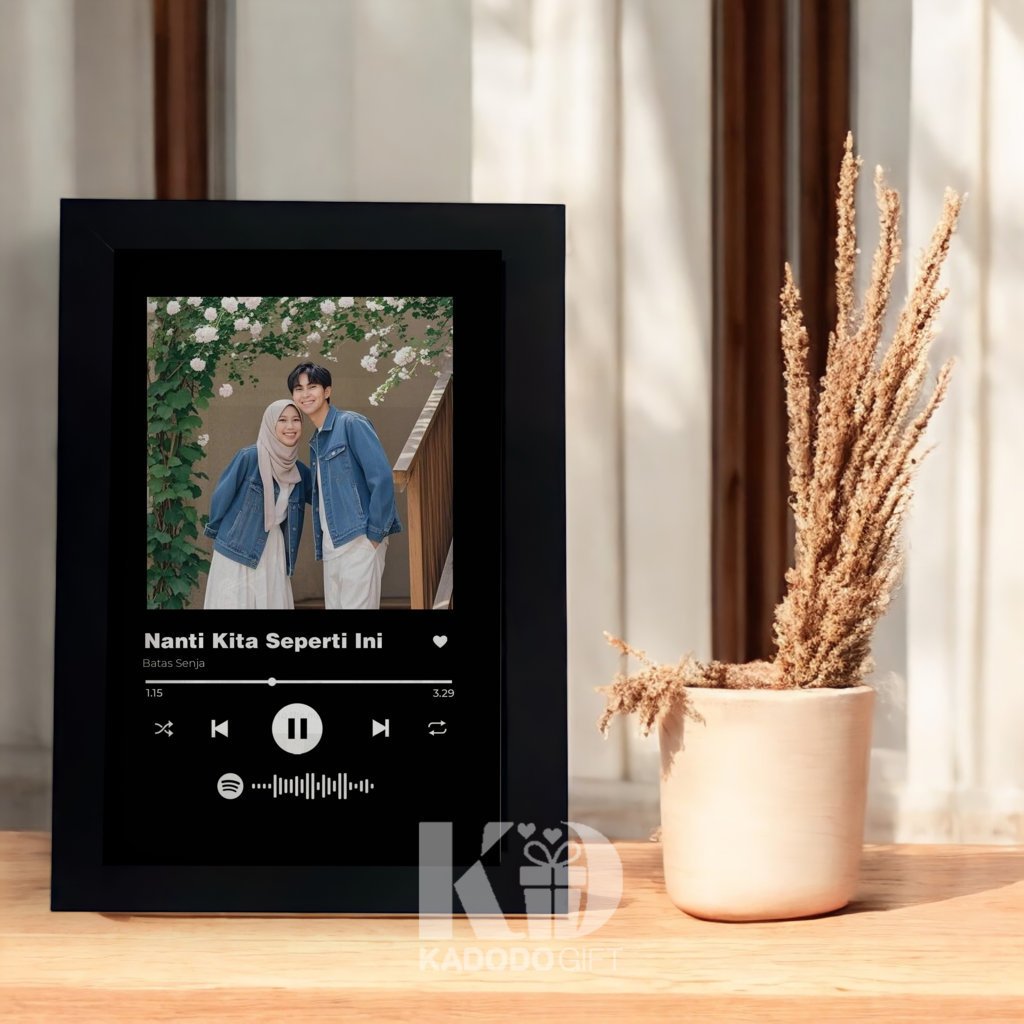 Jual (FREE BOX) Custom Frame Lagu Kado Bingkai Foto Aesthetic Kado ...