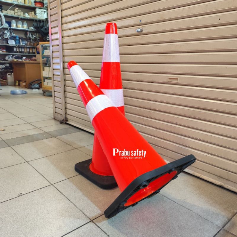 Jual Safety Traffic Cone Kerucut 90 Cm Base Rubber | Kerucut Pembatas Lalu Lintas Orange ...