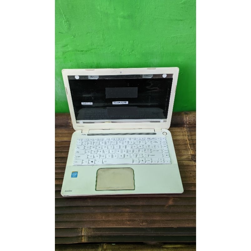Jual Casing bekas LaptopToshiba Satelit L40A putih | Shopee Indonesia