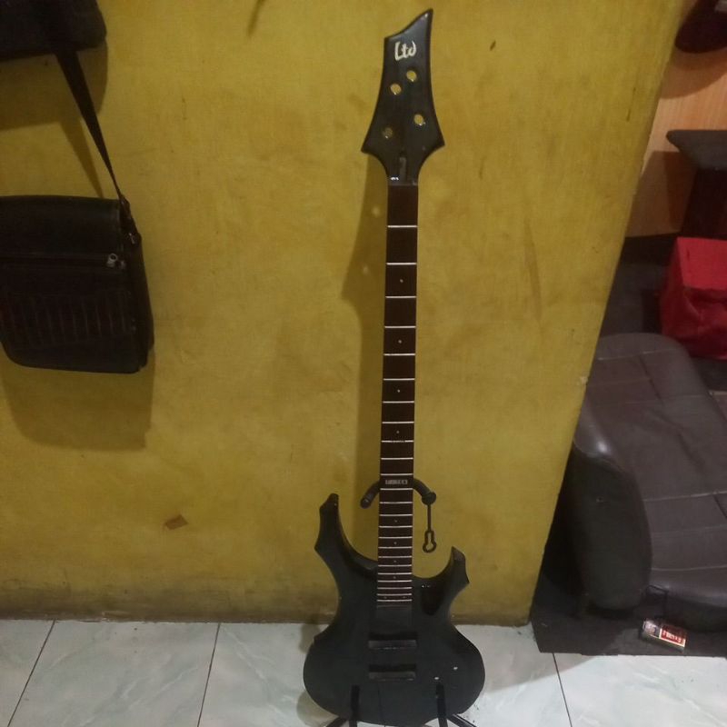 Jual Gitar bas LTD F 104 aktife 4 string dan 5 string original | Shopee ...
