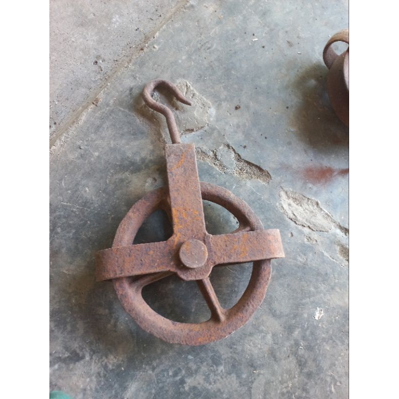 Jual katrol kerekan timba sumur besi jadul | Shopee Indonesia