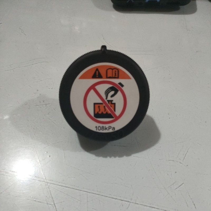 Jual tutup tabung cadangan air radiator Alphard Vellfire Innova ...