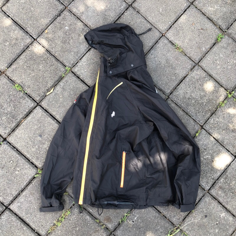 Jual outdoor basic gorpcore hitam waterproof second bekas not arcteryx ...