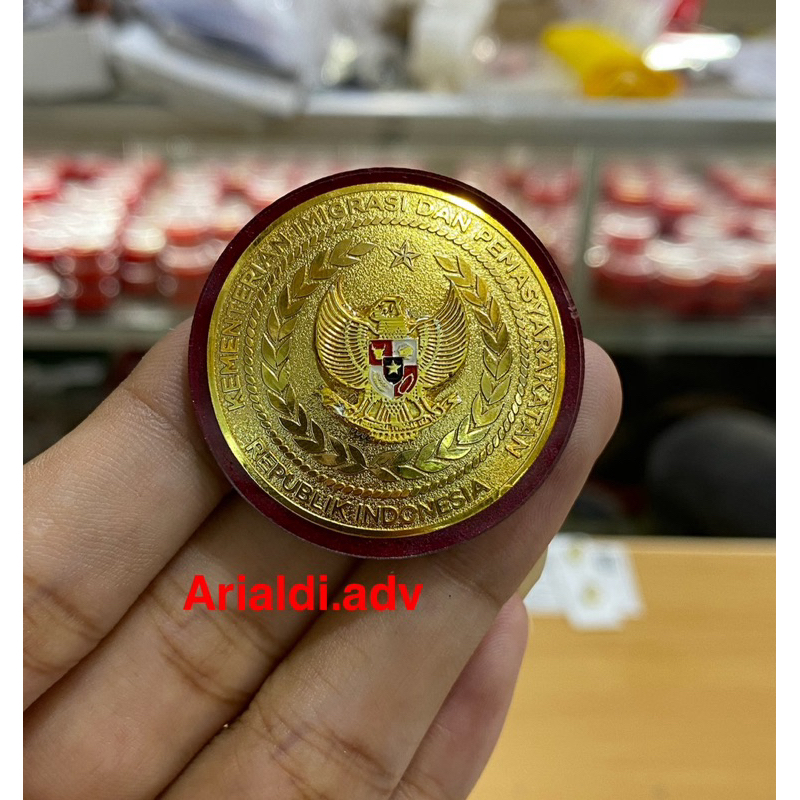 Jual pin KEMENIMIPAS kuningan eching full sepuh emas dilapis mika merah ...
