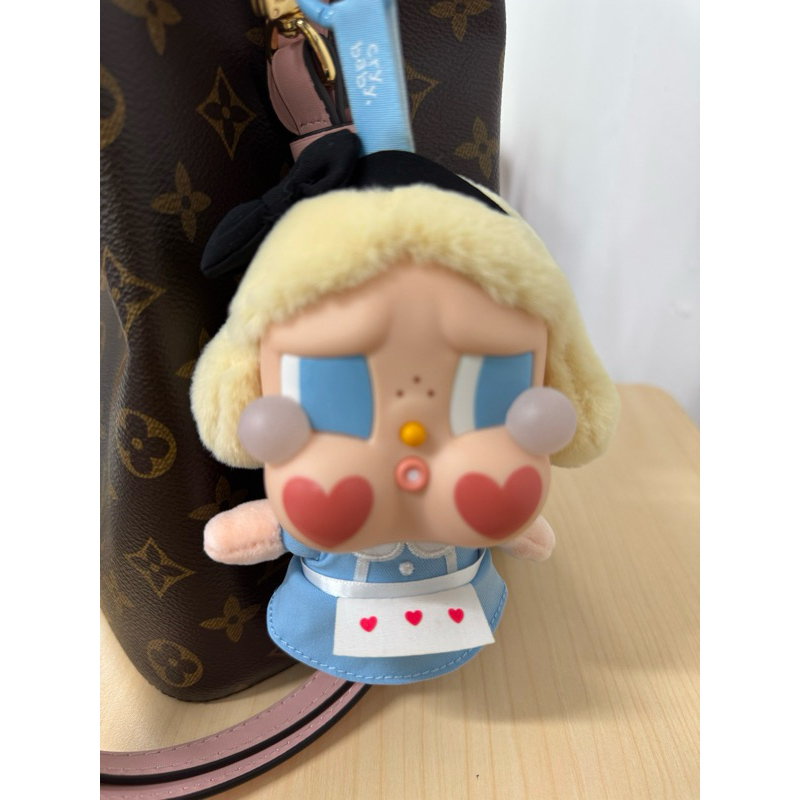 Jual Preloved Crybaby alice original popmart 99,9% | Shopee Indonesia
