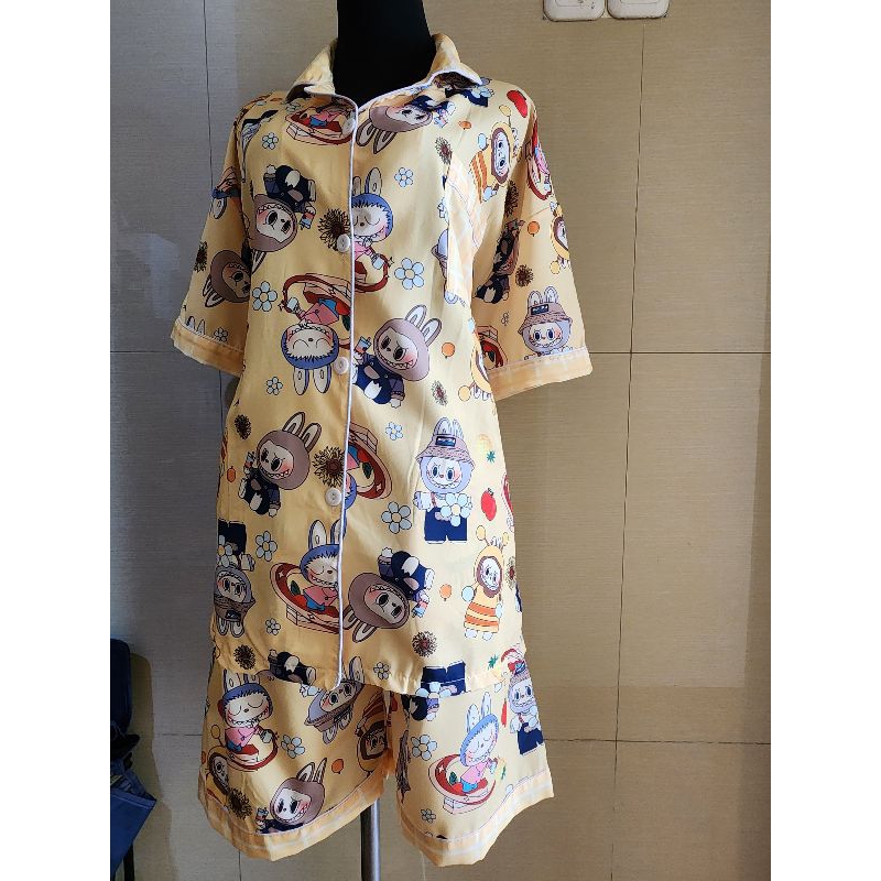 Jual Piyama labubu kuning, bahan satin, adem dan lembut sekali, asli ...