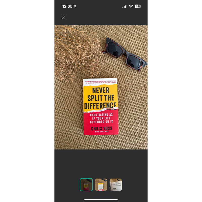 Jual buku never split the difference | Shopee Indonesia