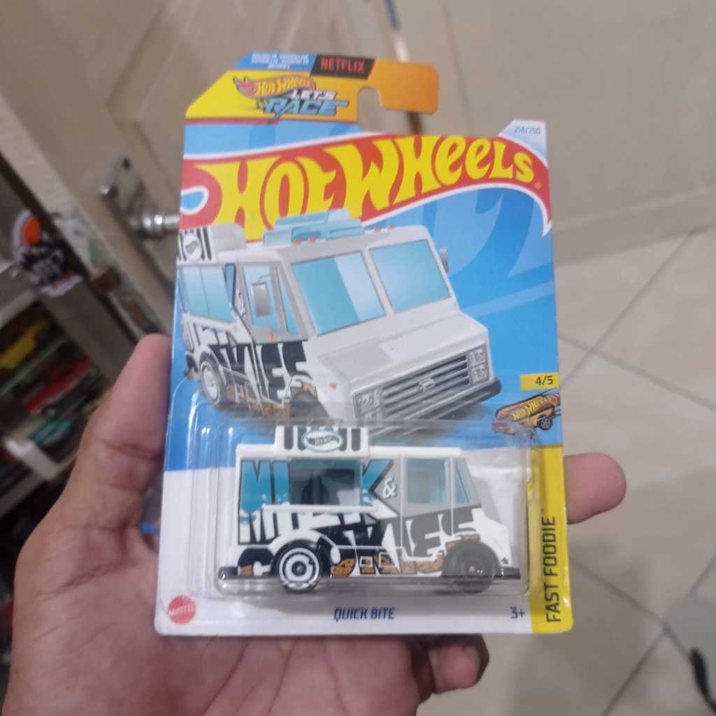 Jual Hotwheels quick bite food truck + figure orang loose warna putih ...