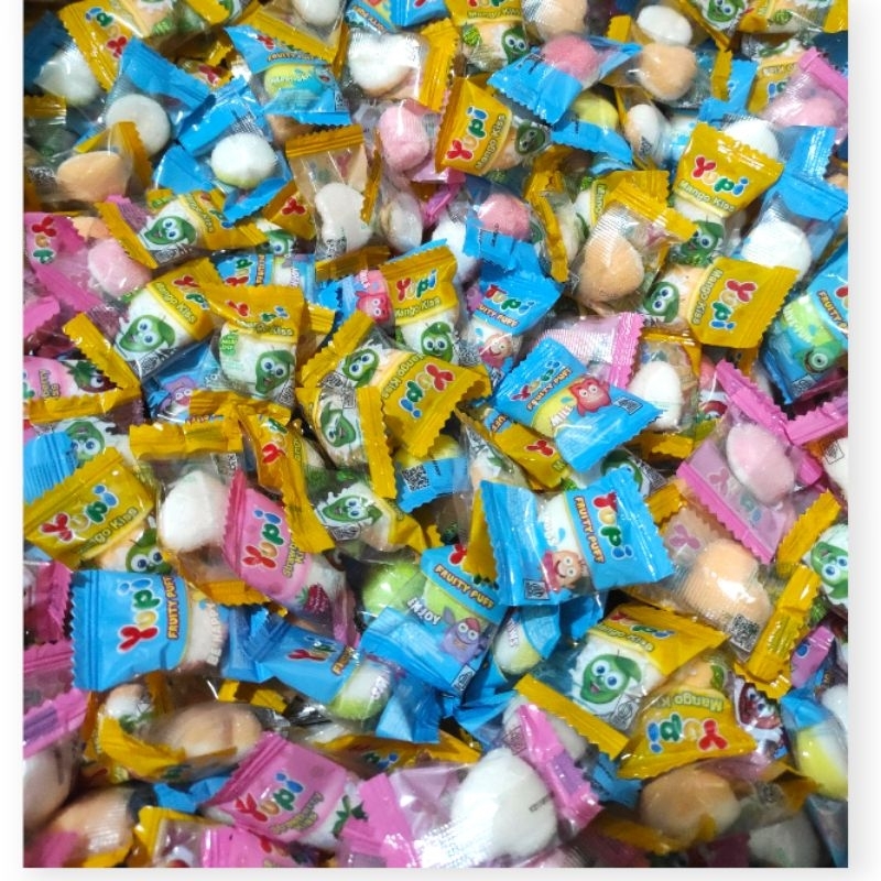 Jual permen yupi strawberry kiss dan tutty fruty kiloan | Shopee Indonesia