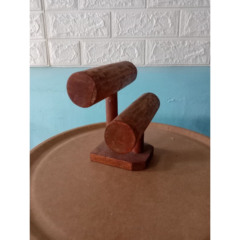 Jual display kayu dudukan gelang jam 2 tingkat susun | Shopee Indonesia