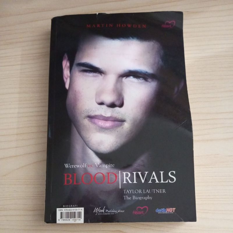 Jual BUKU VAMPIRE VS WEREWOLF BLOOD RIVALS OLEH MARTIN HOWDEN | Shopee ...
