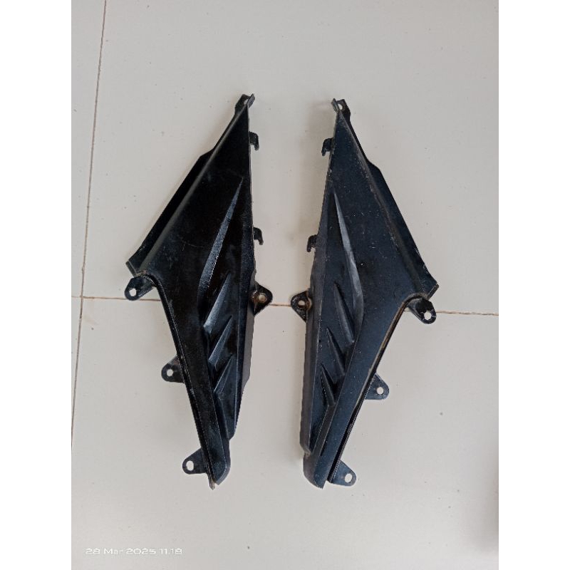 Jual Cover Sambungan Box AKi Honda Mega Pro Mono Shok. Original. Seken ...